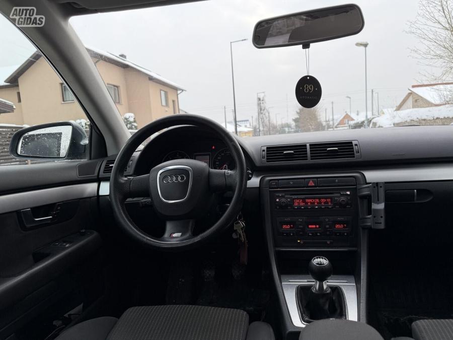 Pelēks Audi A4 2006 Alīta, ar dzinēja tilpumu 2.00 L un nobraukumu 388 tūkst. km par 3150 €, foto 22 vietnē AUTOMOTO.COM.LV