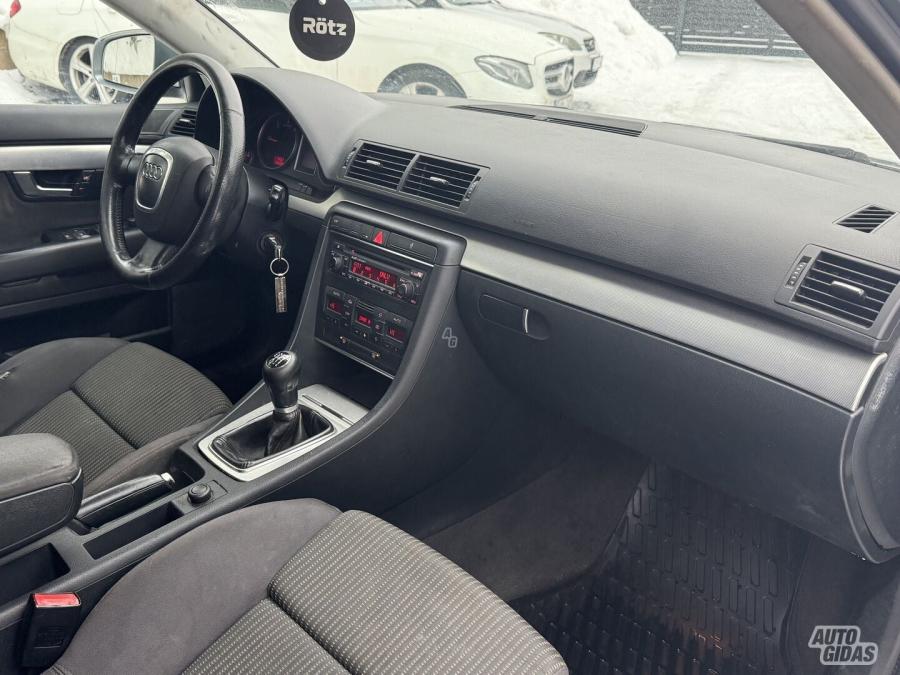 Pelēks Audi A4 2006 Panevēža, ar dzinēja tilpumu 2.00 L un nobraukumu 400 tūkst. km par 1690 €, foto 13 vietnē AUTOMOTO.COM.LV