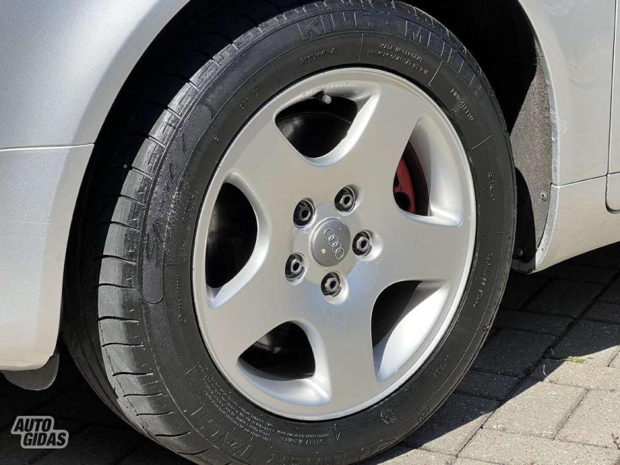 Grey Audi A4 2006 in Kedainiai, with an engine capacity of 2.00 L and mileage of 264 thousand km for 2799 €, photo 24 on AUTOMOTO.COM.LV