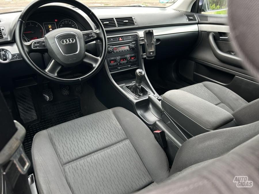 Pelēks Audi A4 2006 Kauņa, ar dzinēja tilpumu 2.00 L un nobraukumu 278 tūkst. km par 2999 €, foto 22 vietnē AUTOMOTO.COM.LV