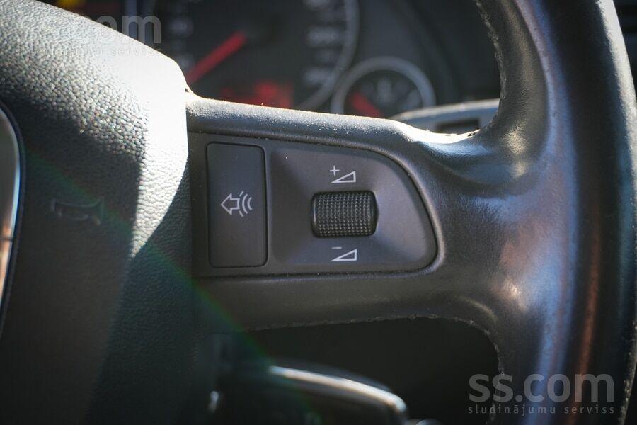 Grey Audi A4 2006 in Riga, with an engine capacity of 2.00 L and mileage of 377 thousand km for 1690 €, photo 9 on AUTOMOTO.COM.LV