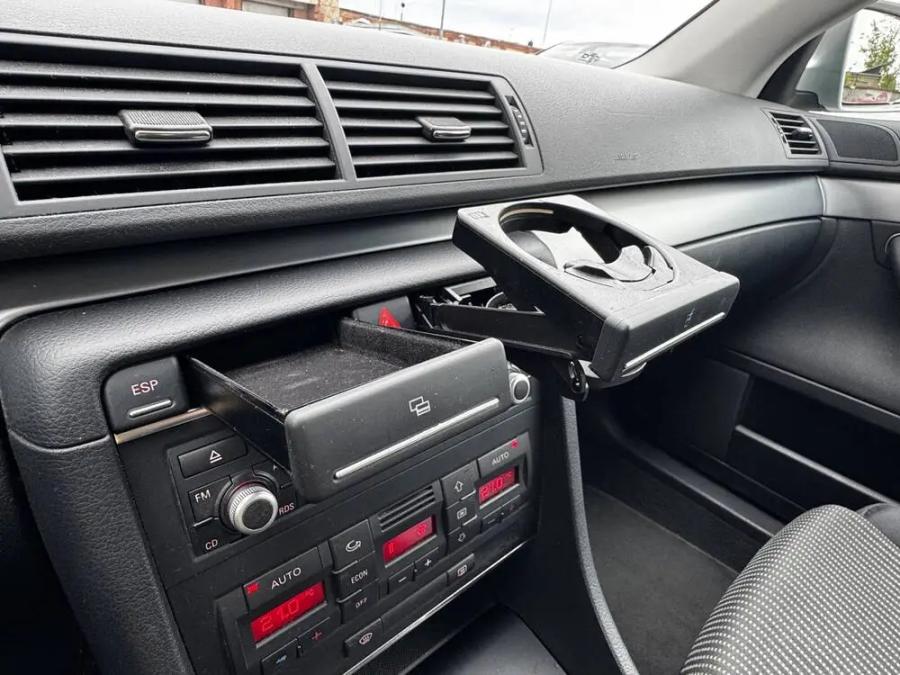 Pelēks Audi A4 2006 Daugavpils, ar dzinēja tilpumu 2.00 L un nobraukumu 281 tūkst. km par 4690 €, foto 15 vietnē AUTOMOTO.COM.LV