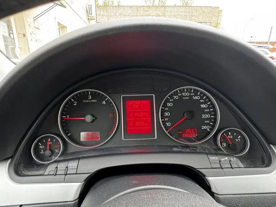 Pelēks Audi A4 2006 Daugavpils, ar dzinēja tilpumu 2.00 L un nobraukumu 281 tūkst. km par 4690 €, foto 16 vietnē AUTOMOTO.COM.LV