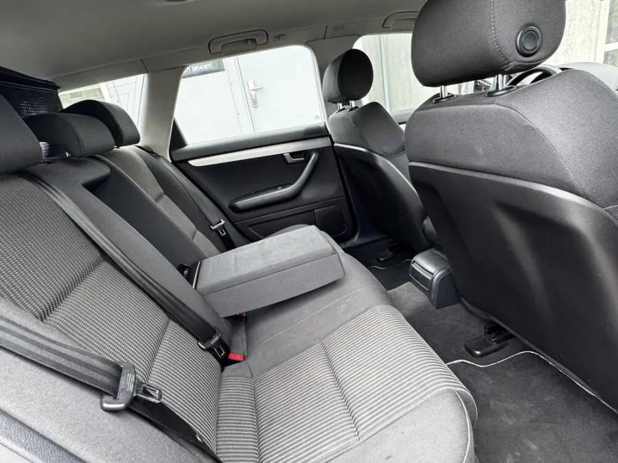Pelēks Audi A4 2006 Daugavpils, ar dzinēja tilpumu 2.00 L un nobraukumu 281 tūkst. km par 4690 €, foto 19 vietnē AUTOMOTO.COM.LV
