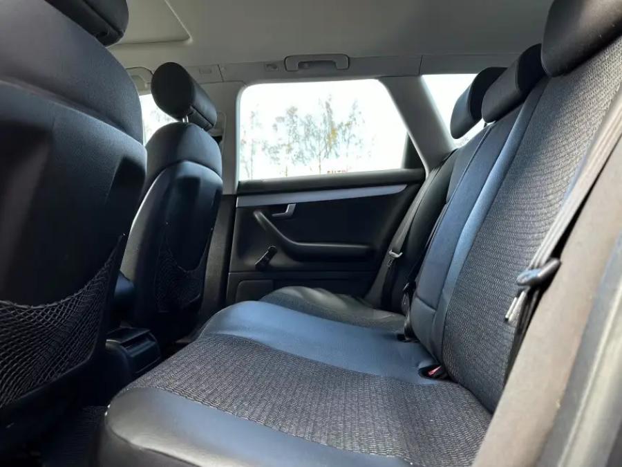 Grey Audi A4 2006 in Riga, with an engine capacity of 2.00 L and mileage of 350 thousand km for 1990 €, photo 5 on AUTOMOTO.COM.LV