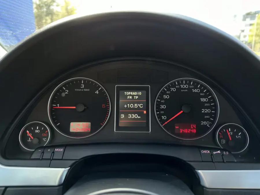 Grey Audi A4 2006 in Riga, with an engine capacity of 2.00 L and mileage of 350 thousand km for 1990 €, photo 7 on AUTOMOTO.COM.LV