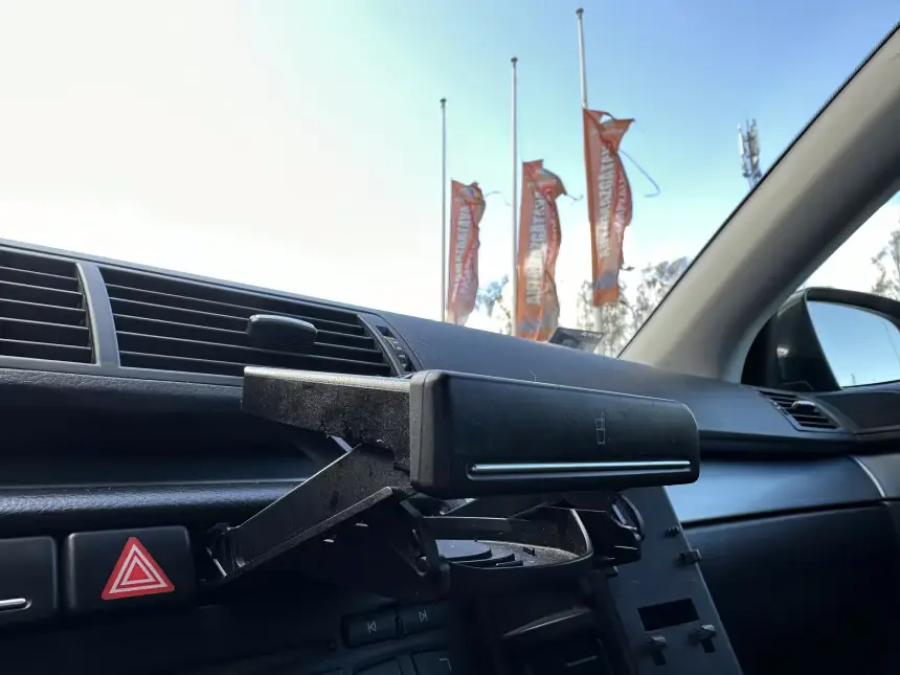 Grey Audi A4 2006 in Riga, with an engine capacity of 2.00 L and mileage of 350 thousand km for 1990 €, photo 9 on AUTOMOTO.COM.LV