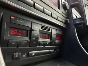 Grey Audi A4 2006 in Riga, with an engine capacity of 2.00 L and mileage of 350 thousand km for 1990 €, photo 13 on AUTOMOTO.COM.LV