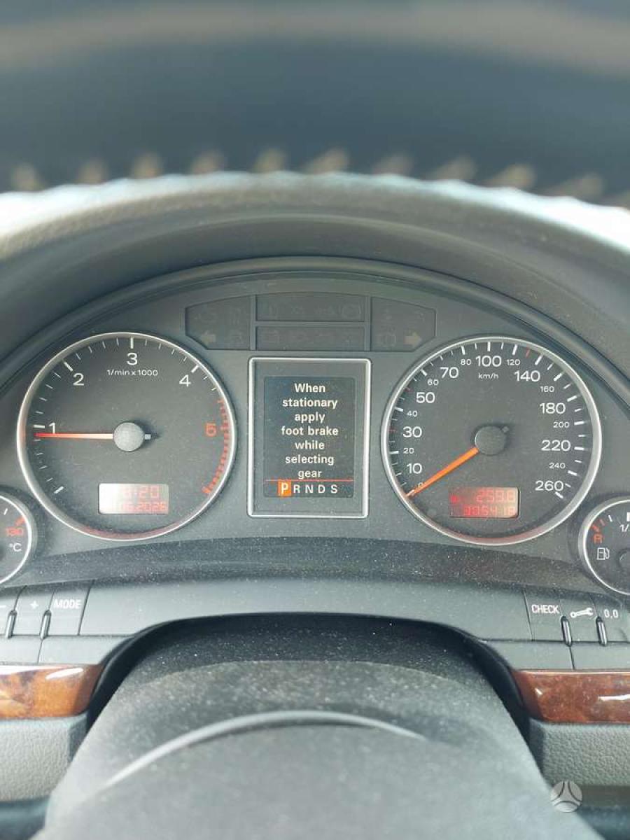 Grey Audi A4 2006 in Kaunas, with an engine capacity of 1.99 L and mileage of 305 thousand km for 2800 €, photo 15 on AUTOMOTO.COM.LV