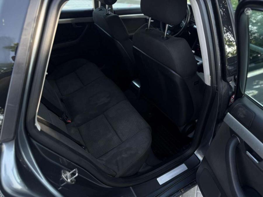 Grey Audi A4 2006 in Rokiskis, with an engine capacity of 1.97 L and mileage of 430 thousand km for 1650 €, photo 23 on AUTOMOTO.COM.LV