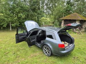 Grey Audi A4 2006 in Vilnius, with an engine capacity of 2.00 L and mileage of 316 thousand km for 2148 €, photo 12 on AUTOMOTO.COM.LV
