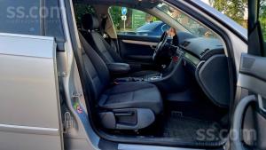 Pelēks Audi A4 2006 Cēsis, ar dzinēja tilpumu 2.00 L un nobraukumu 325 tūkst. km par 2500 €, foto 44 vietnē AUTOMOTO.COM.LV