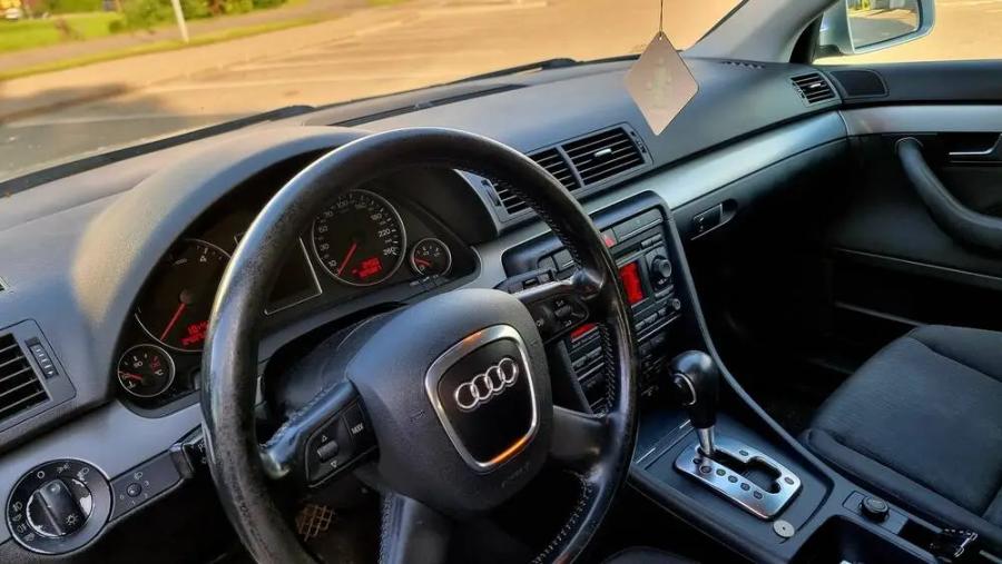 Grey Audi A4 2006 in Cesis, with an engine capacity of 2.00 L and mileage of 325 thousand km for 2500 €, photo 21 on AUTOMOTO.COM.LV