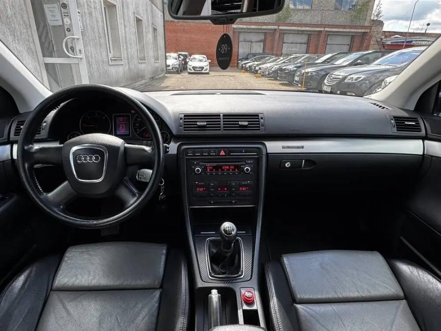 Pelēks Audi A4 2006 Daugavpils, ar dzinēja tilpumu 2.00 L un nobraukumu 291 tūkst. km par 3950 €, foto 16 vietnē AUTOMOTO.COM.LV