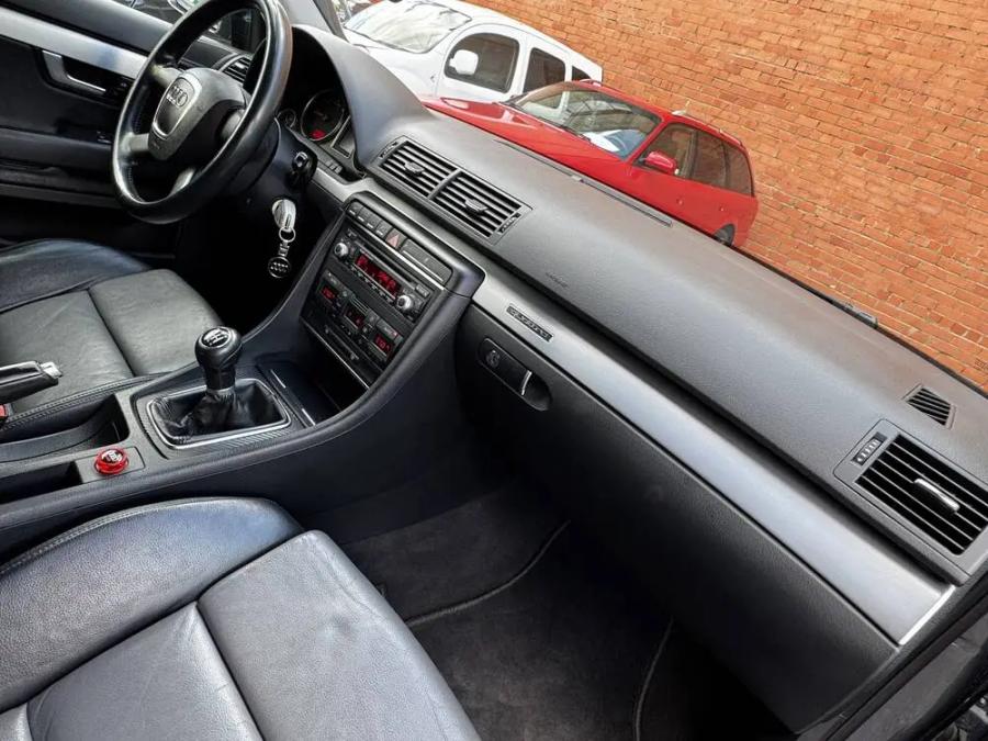 Pelēks Audi A4 2006 Daugavpils, ar dzinēja tilpumu 2.00 L un nobraukumu 291 tūkst. km par 3950 €, foto 17 vietnē AUTOMOTO.COM.LV