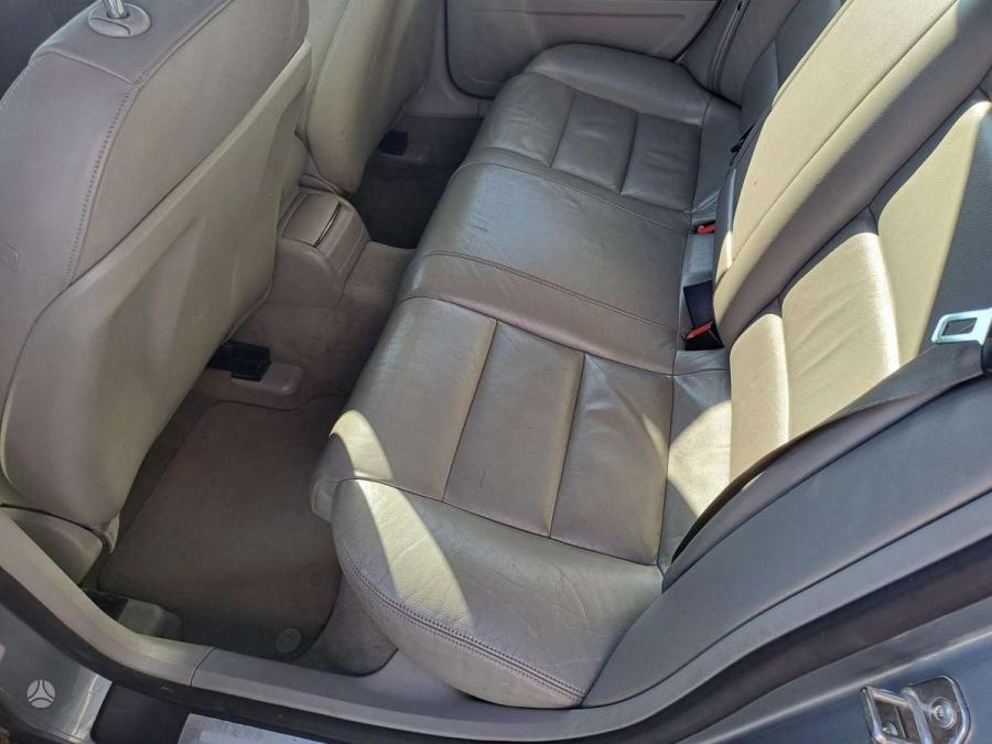 Grey Audi A4 2006 in Vilnius, with an engine capacity of 1.99 L and mileage of 358 thousand km for 1350 €, photo 12 on AUTOMOTO.COM.LV