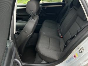Pelēks Audi A4 2007 Kauņa, ar dzinēja tilpumu 2.00 L un nobraukumu 278 tūkst. km par 2850 €, foto 26 vietnē AUTOMOTO.COM.LV