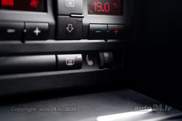 Grey Audi A4 2007 in Tallinn, with an engine capacity of 2.00 L and mileage of 240 thousand km for 1999 €, photo 10 on AUTOMOTO.COM.LV