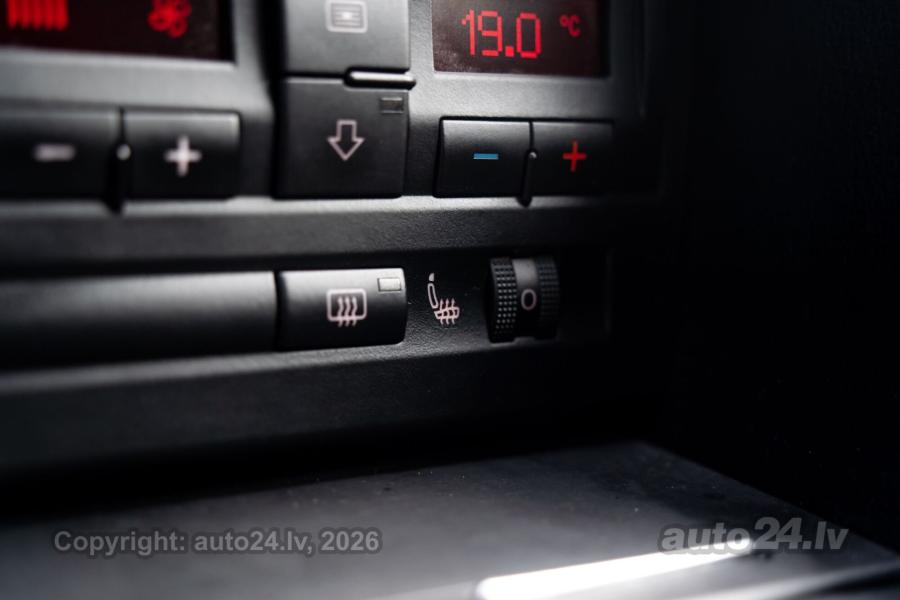 Grey Audi A4 2007 in Tallinn, with an engine capacity of 2.00 L and mileage of 240 thousand km for 1999 €, photo 11 on AUTOMOTO.COM.LV