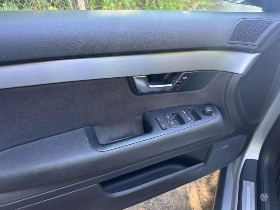 Pelēks Audi A4 2007 Kauņa, ar dzinēja tilpumu 2.70 L un nobraukumu 360 tūkst. km par 2550 €, foto 16 vietnē AUTOMOTO.COM.LV