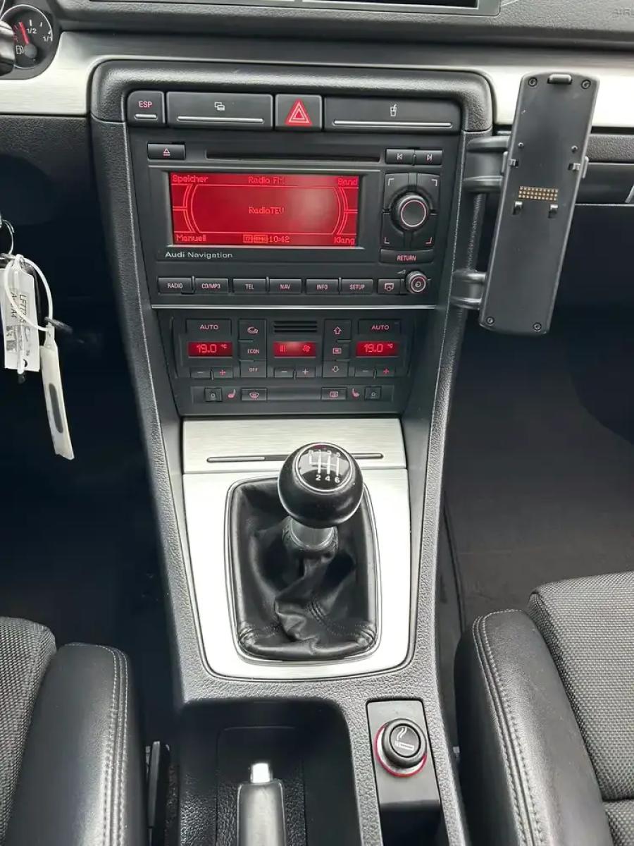 Pelēks Audi A4 2007 Limbaži, ar dzinēja tilpumu 2.00 L un nobraukumu 231 tūkst. km par 5250 €, foto 12 vietnē AUTOMOTO.COM.LV