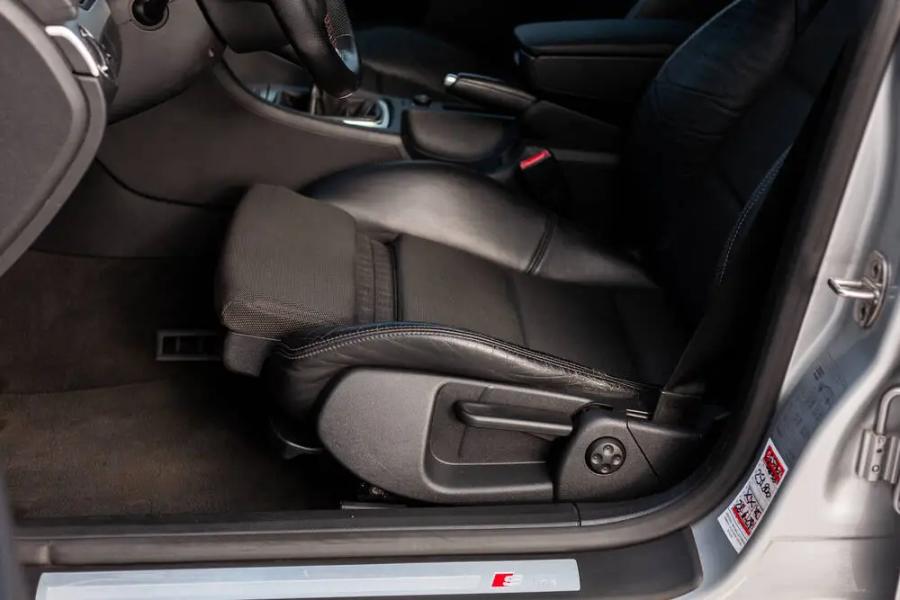 Grey Audi A4 2007 in Riga, with an engine capacity of 2.00 L and mileage of 260 thousand km for 3995 €, photo 18 on AUTOMOTO.COM.LV