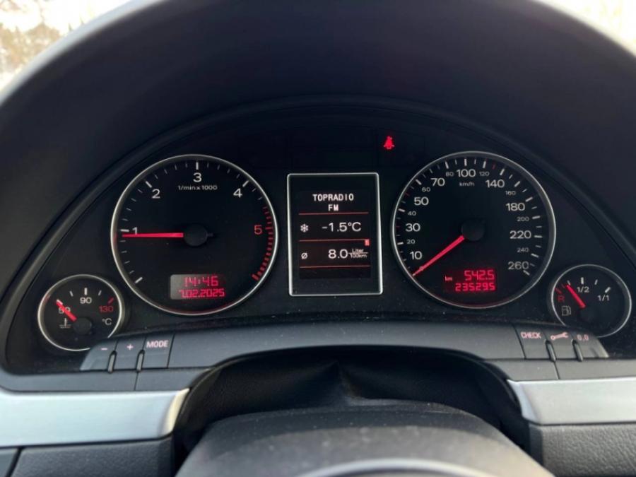 Grey Audi A4 2007 in Riga, with an engine capacity of 2.00 L and mileage of 235 thousand km for 3799 €, photo 10 on AUTOMOTO.COM.LV