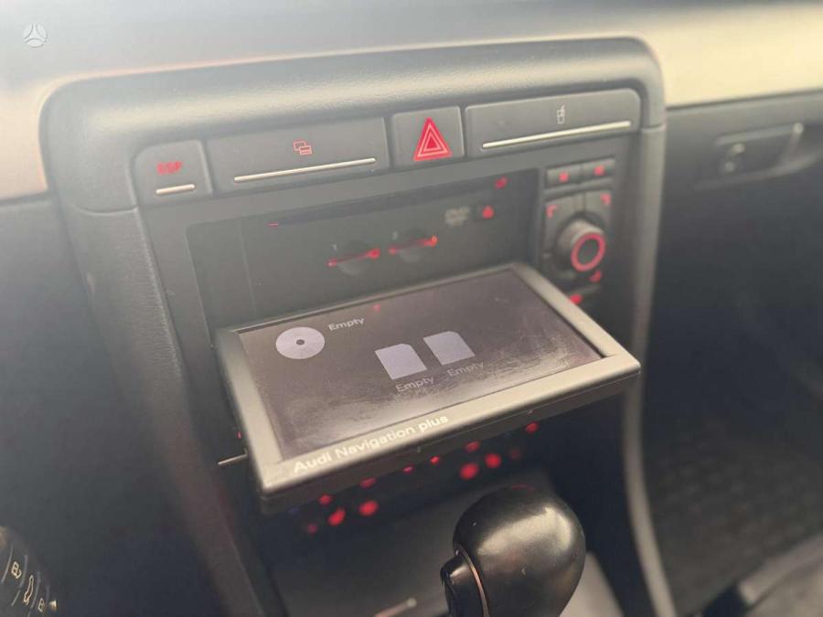 Grey Audi A4 2007 in Kaunas, with an engine capacity of 1.99 L and mileage of 318 thousand km for 3250 €, photo 15 on AUTOMOTO.COM.LV