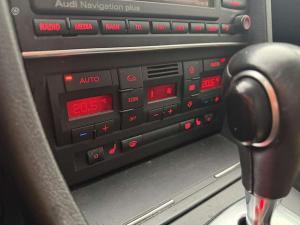 Grey Audi A4 2007 in Kaunas, with an engine capacity of 1.99 L and mileage of 318 thousand km for 3250 €, photo 17 on AUTOMOTO.COM.LV