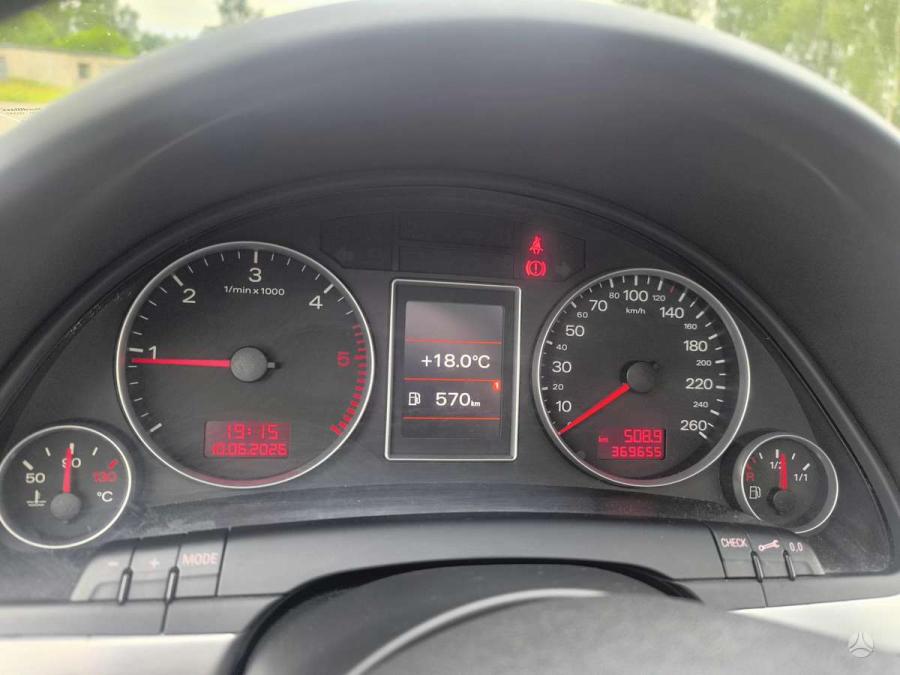 Grey Audi A4 2007 in Plunge, with an engine capacity of 1.99 L and mileage of 370 thousand km for 2500 €, photo 13 on AUTOMOTO.COM.LV