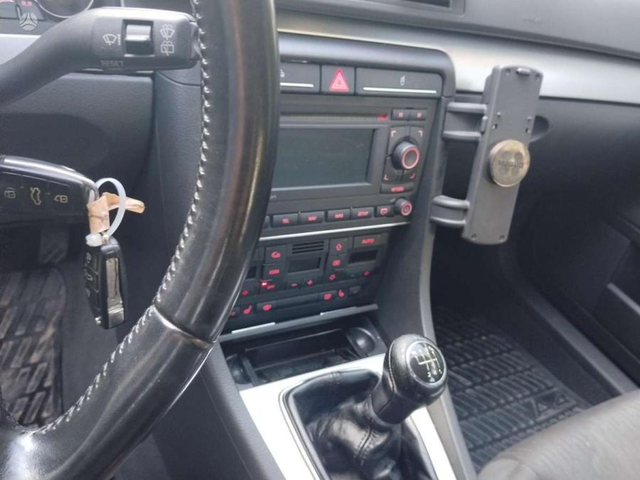 Grey Audi A4 2007 in Vilnius, with an engine capacity of 1.99 L and mileage of 274 thousand km for 3000 €, photo 10 on AUTOMOTO.COM.LV