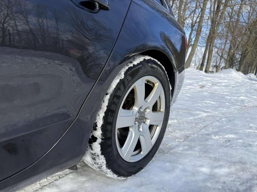 Grey Audi A4 2008 in Ukmerge, with an engine capacity of 2.70 L and mileage of 410 thousand km for 3850 €, photo 5 on AUTOMOTO.COM.LV