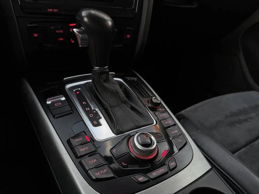 Grey Audi A4 2008 in Riga, with an engine capacity of 3.00 L and mileage of 338 thousand km for 4990 €, photo 31 on AUTOMOTO.COM.LV