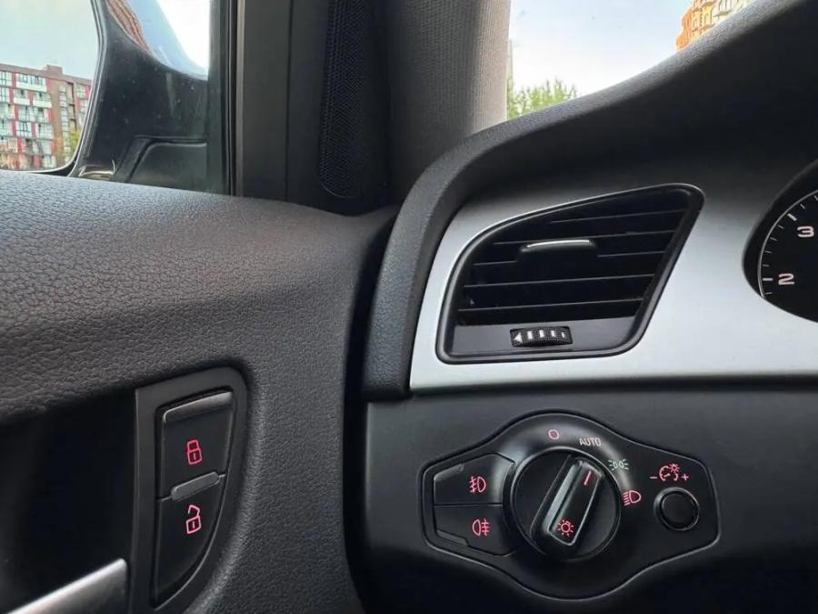 Grey Audi A4 2008 in Riga, with an engine capacity of 3.00 L and mileage of 338 thousand km for 4990 €, photo 35 on AUTOMOTO.COM.LV