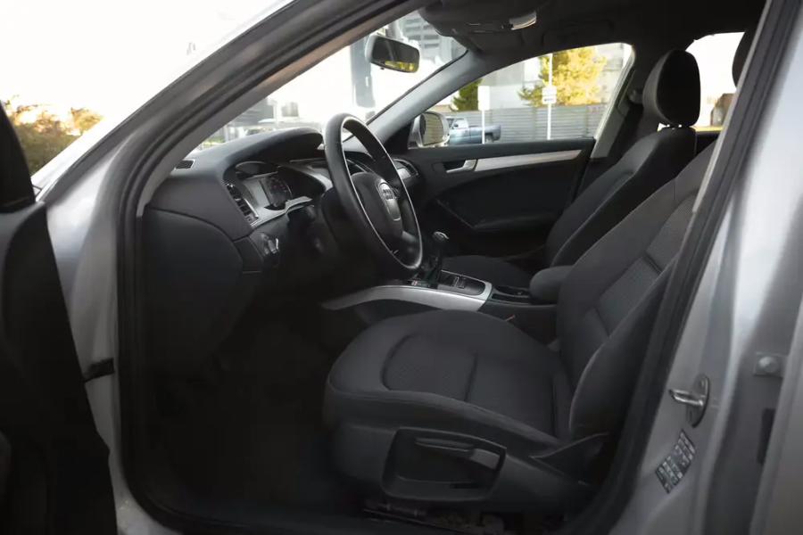 Grey Audi A4 2008 in Jelgava, with an engine capacity of 2.00 L and mileage of 333 thousand km for 2800 €, photo 14 on AUTOMOTO.COM.LV