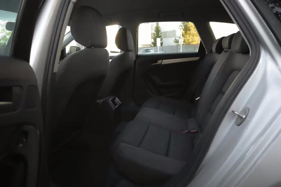 Grey Audi A4 2008 in Jelgava, with an engine capacity of 2.00 L and mileage of 333 thousand km for 2800 €, photo 15 on AUTOMOTO.COM.LV