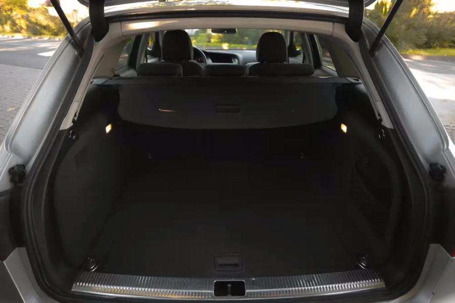 Grey Audi A4 2008 in Jelgava, with an engine capacity of 2.00 L and mileage of 333 thousand km for 2800 €, photo 16 on AUTOMOTO.COM.LV