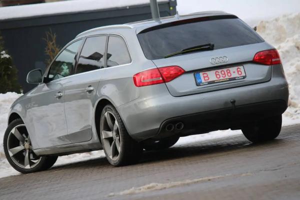 Pelēks Audi A4 2008 Rīga, ar dzinēja tilpumu 2.00 L un nobraukumu 289 tūkst. km par 5790 €, foto 3 vietnē AUTOMOTO.COM.LV
