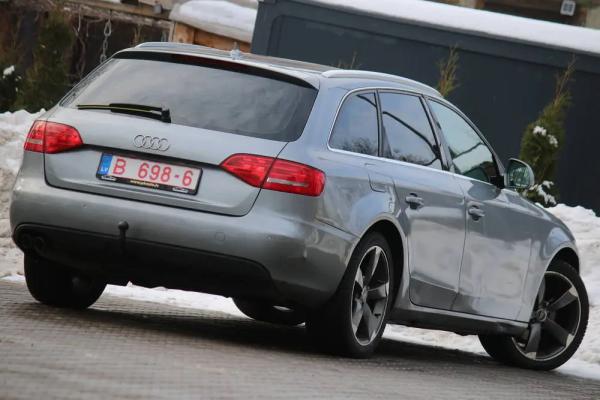 Pelēks Audi A4 2008 Rīga, ar dzinēja tilpumu 2.00 L un nobraukumu 289 tūkst. km par 5790 €, foto 4 vietnē AUTOMOTO.COM.LV