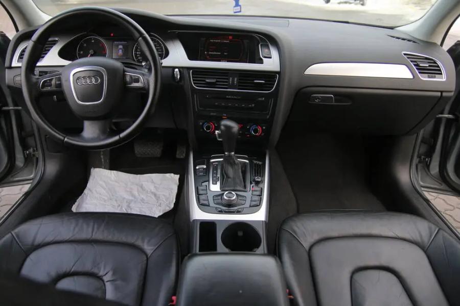 Grey Audi A4 2008 in Riga, with an engine capacity of 2.00 L and mileage of 289 thousand km for 5790 €, photo 8 on AUTOMOTO.COM.LV