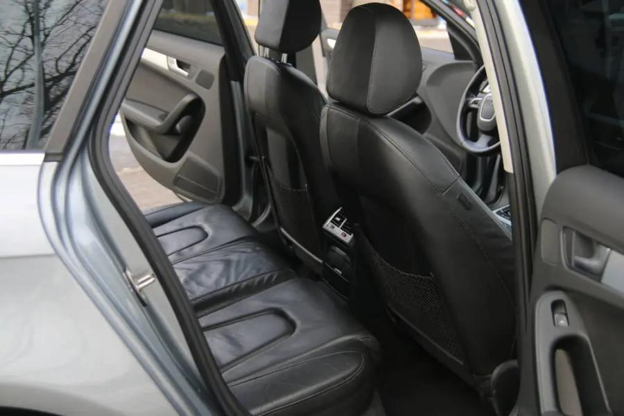 Grey Audi A4 2008 in Riga, with an engine capacity of 2.00 L and mileage of 289 thousand km for 5790 €, photo 13 on AUTOMOTO.COM.LV