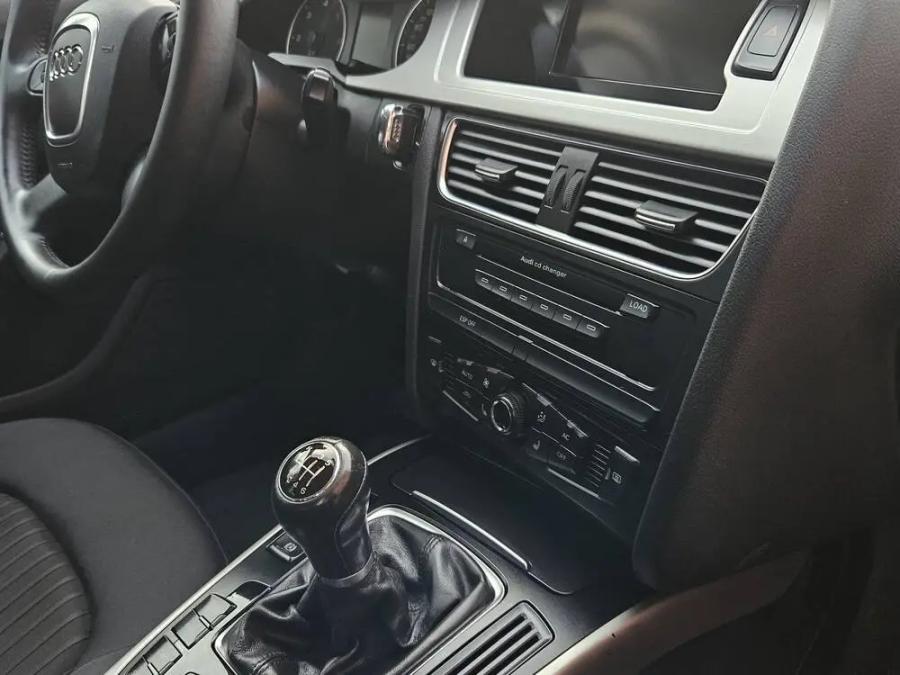 Pelēks Audi A4 2008 Jēkabpils, ar dzinēja tilpumu 2.00 L un nobraukumu 334 tūkst. km par 5790 €, foto 25 vietnē AUTOMOTO.COM.LV