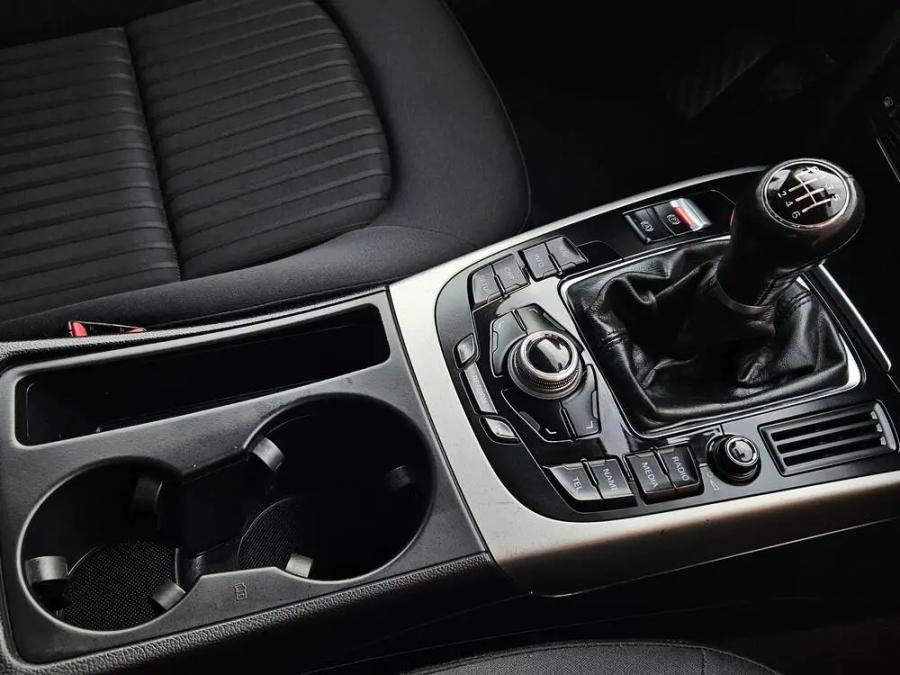 Pelēks Audi A4 2008 Jēkabpils, ar dzinēja tilpumu 2.00 L un nobraukumu 334 tūkst. km par 5790 €, foto 26 vietnē AUTOMOTO.COM.LV