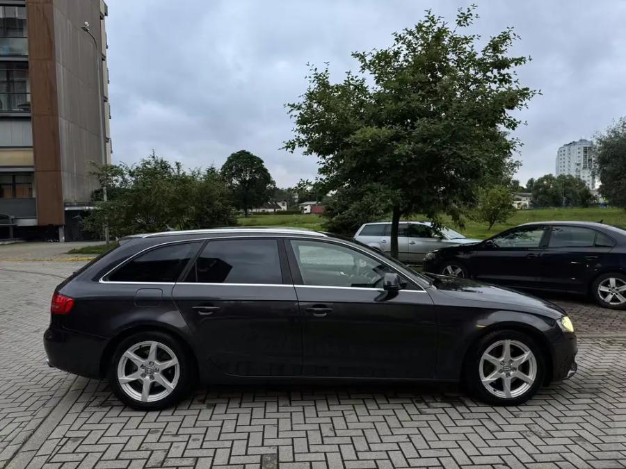 Grey Audi A4 2008 in Riga, with an engine capacity of 2.70 L and mileage of 390 thousand km for 4190 €, photo 3 on AUTOMOTO.COM.LV