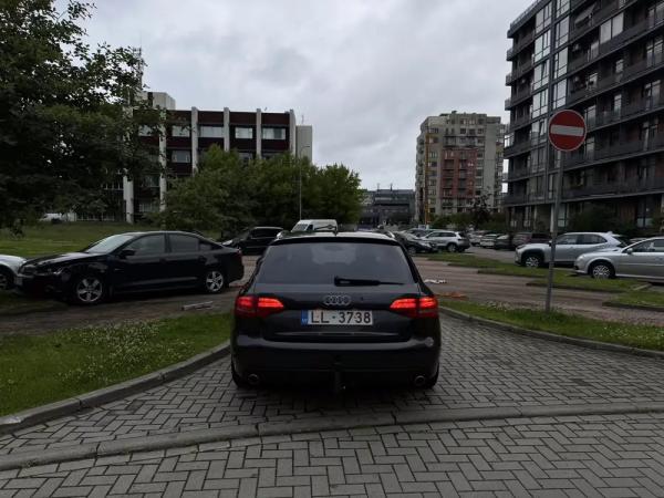 Pelēks Audi A4 2008 Rīga, ar dzinēja tilpumu 2.70 L un nobraukumu 390 tūkst. km par 4190 €, foto 4 vietnē AUTOMOTO.COM.LV