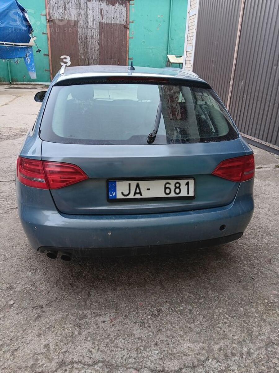 Pelēks Audi A4 2008 Rīga, ar dzinēja tilpumu 2.00 L un nobraukumu 560 tūkst. km par 2500 €, foto 3 vietnē AUTOMOTO.COM.LV
