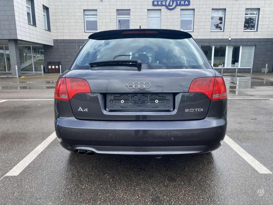 Pelēks Audi A4 2008 Panevēža, ar dzinēja tilpumu 1.99 L un nobraukumu 300 tūkst. km par 2150 €, foto 9 vietnē AUTOMOTO.COM.LV