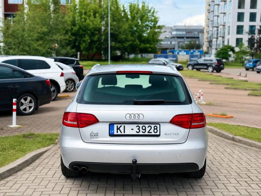 Pelēks Audi A4 2008 Rīga, ar dzinēja tilpumu 2.00 L un nobraukumu 313 tūkst. km par 4290 €, foto 5 vietnē AUTOMOTO.COM.LV