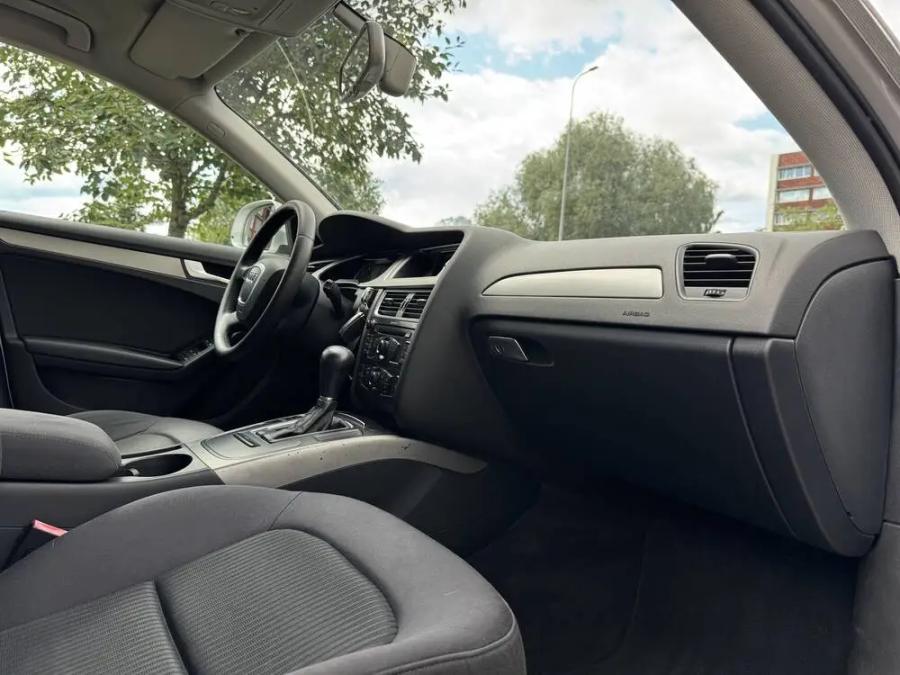 Pelēks Audi A4 2008 Rīga, ar dzinēja tilpumu 2.00 L un nobraukumu 313 tūkst. km par 4290 €, foto 9 vietnē AUTOMOTO.COM.LV