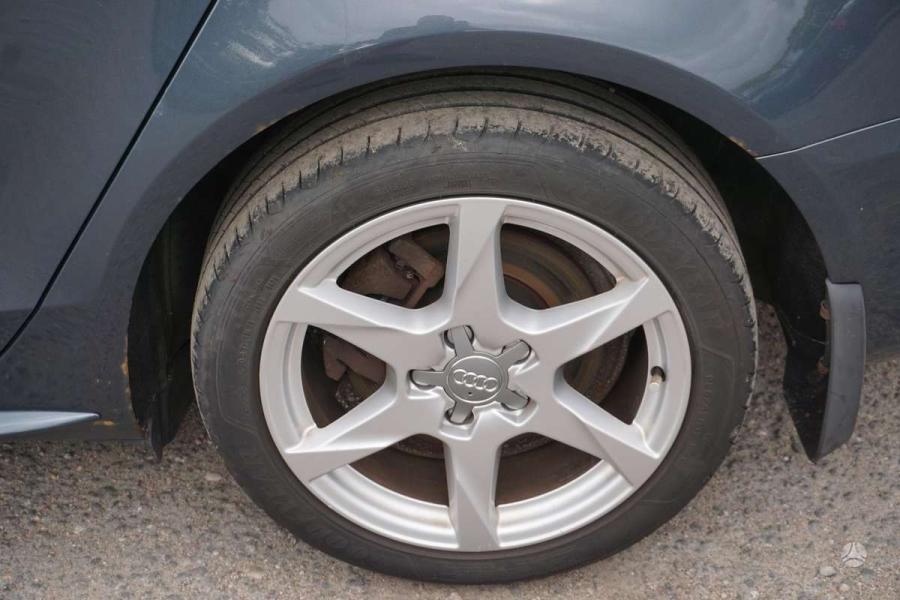 Grey Audi A4 2008 in Klaipeda, with an engine capacity of 1.80 L and mileage of 224 thousand km for 2200 €, photo 30 on AUTOMOTO.COM.LV